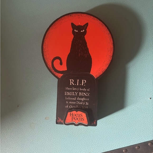 Holiday | Hocus Pocus Emily Binx Cat Plaque | Poshmark